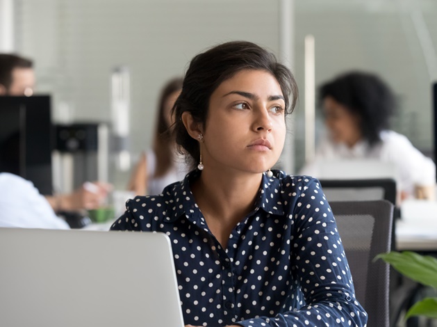 Pessoas infelizes no trabalho - Veja como identificar e lidar com elas Pessoas infelizes no trabalho - Veja como identificar e lidar com elas